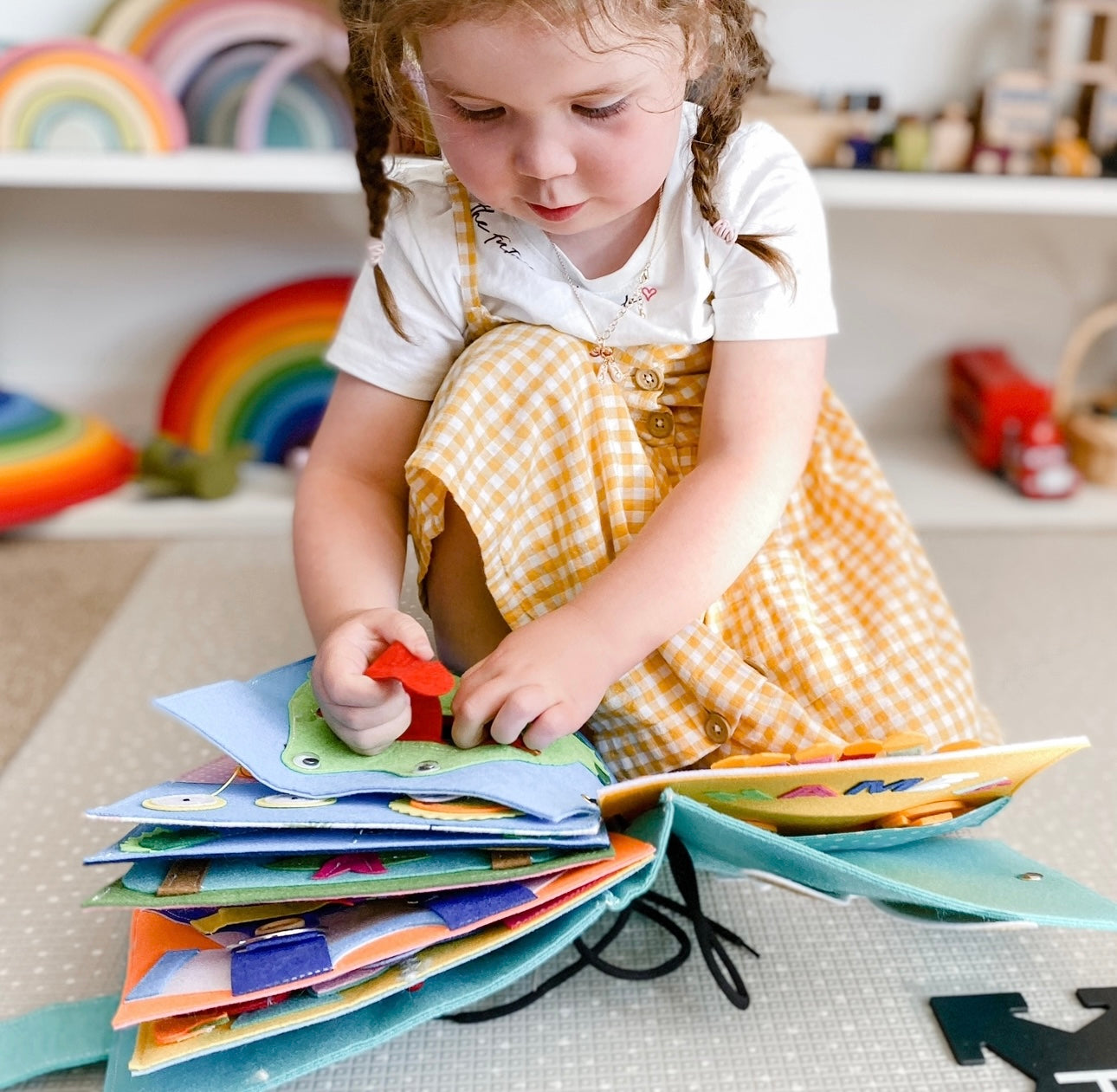 Best Selling Felt Busy Books and Quiet Books for Children – Wondertivity